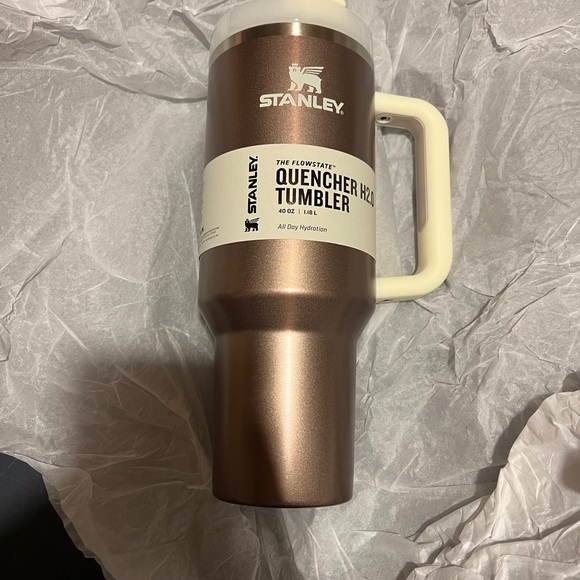 Stanley | Dining | Nwt Stanley The Quencher H2 Flowstate Tumbler 40 Oz ...